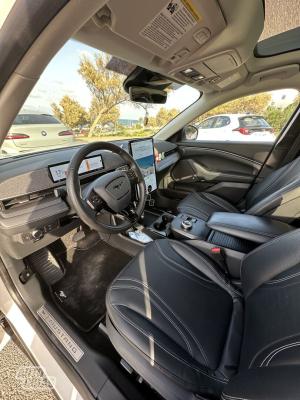 Белый Форд Mustang Mach-E 2021 в Мариямполе, объемом двигателя 0.00 л и пробегом 95 тыс. км за 29500 €, фото 14 на AUTOMOTO.COM.LV