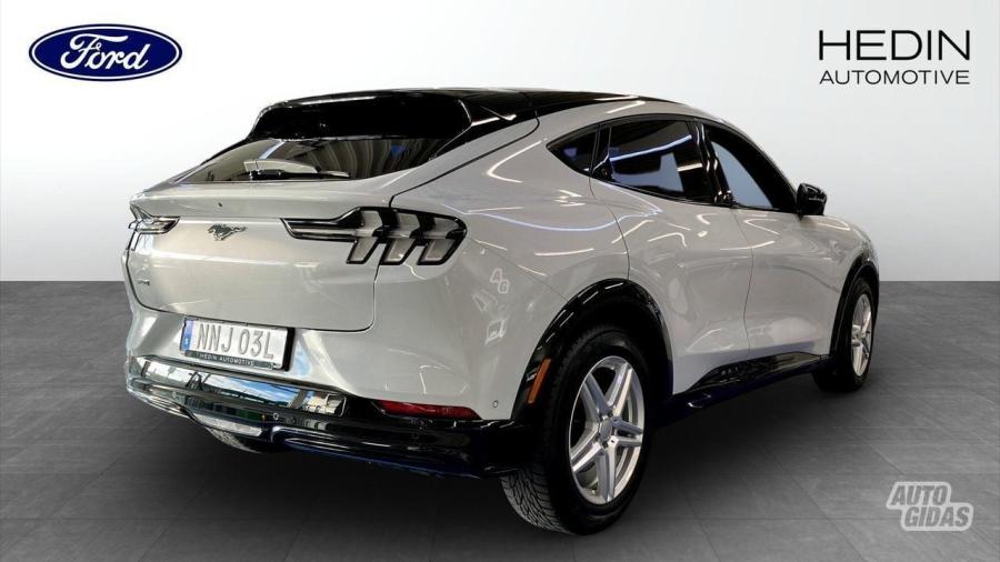 Balts Ford Mustang Mach-E 2022 Kauņa, ar dzinēja tilpumu 0.00 L un nobraukumu 45 tūkst. km par 37667 €, foto 2 vietnē AUTOMOTO.COM.LV