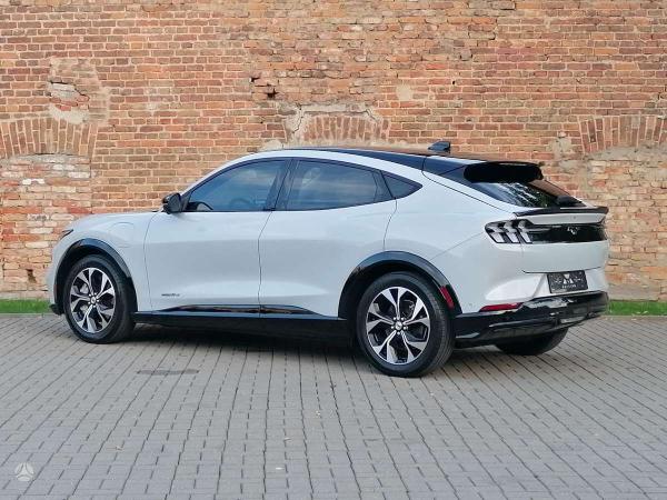 White Ford Mustang Mach-E 2022 in Kedainiai, with an engine capacity of 0.00 L and mileage of 18 thousand km for 31499 €, photo 3 on AUTOMOTO.COM.LV