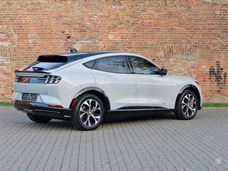 White Ford Mustang Mach-E 2022 in Kedainiai, with an engine capacity of 0.00 L and mileage of 18 thousand km for 31499 €, photo 11 on AUTOMOTO.COM.LV