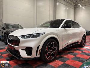 Balts Ford Mustang Mach-E 2022 Viļņa, ar dzinēja tilpumu 0.00 L un nobraukumu 32 tūkst. km par 33990 €, foto  vietnē AUTOMOTO.COM.LV