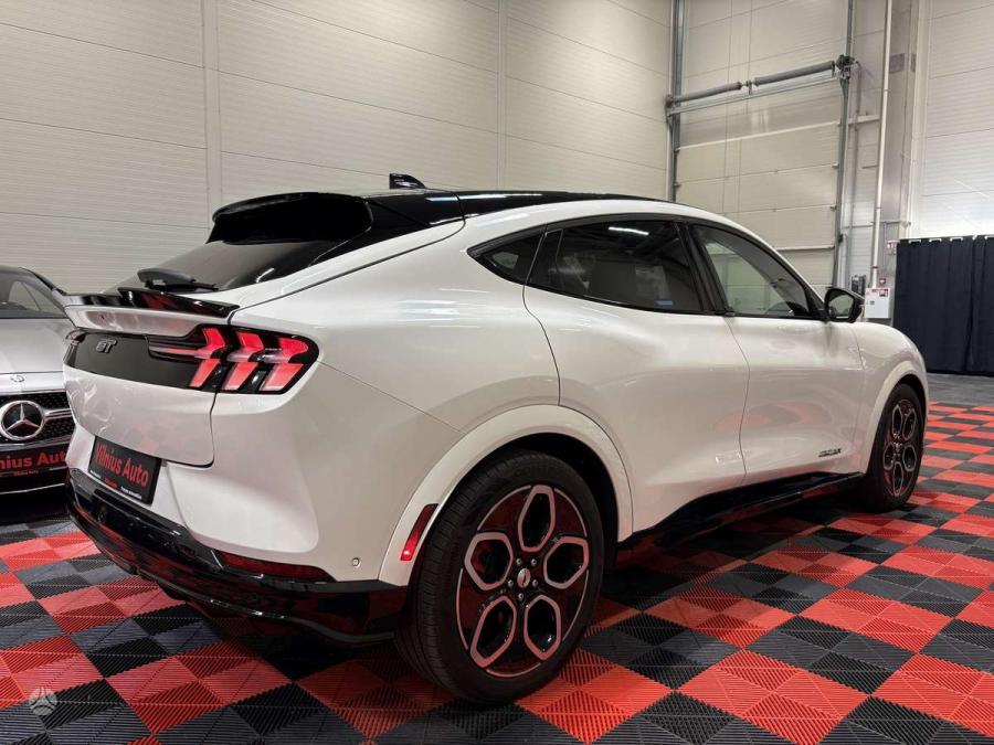 White Ford Mustang Mach-E 2022 in Vilnius, with an engine capacity of 0.00 L and mileage of 32 thousand km for 33990 €, photo 5 on AUTOMOTO.COM.LV