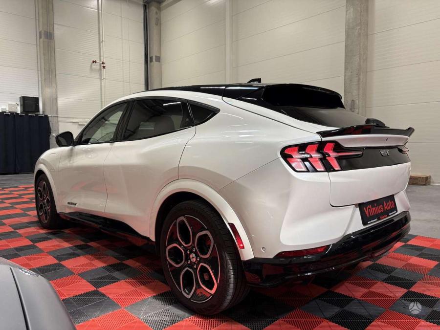 White Ford Mustang Mach-E 2022 in Vilnius, with an engine capacity of 0.00 L and mileage of 32 thousand km for 33990 €, photo 7 on AUTOMOTO.COM.LV