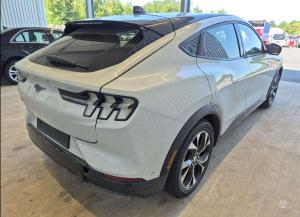 Белый Форд Mustang Mach-E 2022 в Клайпеда, объемом двигателя 0.00 л и пробегом 51 тыс. км за 10200 €, фото 4 на AUTOMOTO.COM.LV