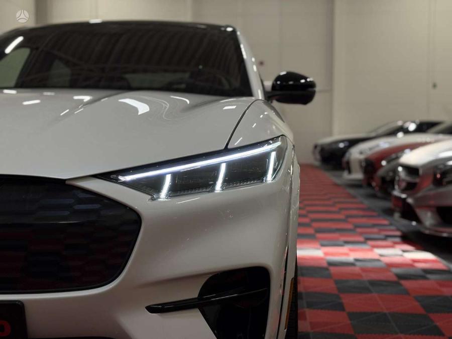 Белый Форд Mustang Mach-E 2022 в Вильнюс, объемом двигателя 0.00 л и пробегом 32 тыс. км за 33790 €, фото 8 на AUTOMOTO.COM.LV