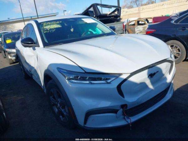 White Ford Mustang Mach-E 2023 in Klaipeda, with an engine capacity of 0.00 L and mileage of 58 thousand km for 8200 €, photo 1 on AUTOMOTO.COM.LV