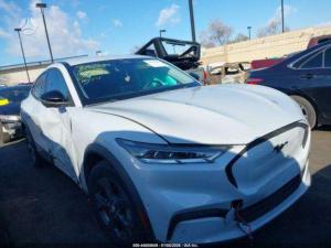 Balts Ford Mustang Mach-E 2023 Klaipėda, ar dzinēja tilpumu 0.00 L un nobraukumu 58 tūkst. km par 8200 €, foto 13 vietnē AUTOMOTO.COM.LV
