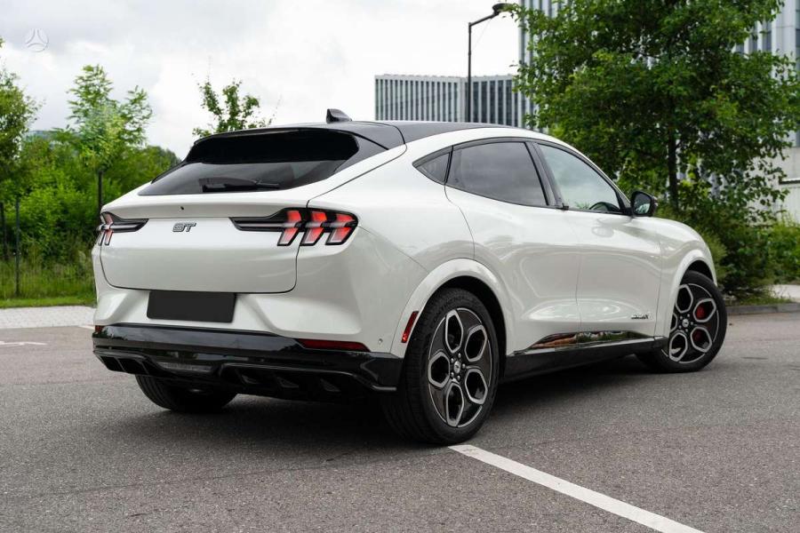Белый Форд Mustang Mach-E 2023 в Вильнюс, объемом двигателя 0.00 л и пробегом 16 тыс. км за 34500 €, фото 3 на AUTOMOTO.COM.LV