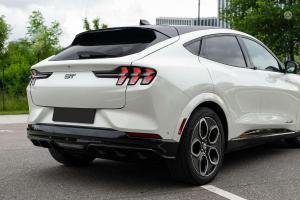 Белый Форд Mustang Mach-E 2023 в Вильнюс, объемом двигателя 0.00 л и пробегом 16 тыс. км за 34500 €, фото 5 на AUTOMOTO.COM.LV