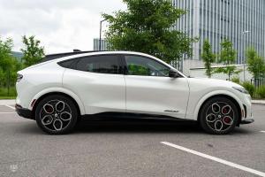 Белый Форд Mustang Mach-E 2023 в Вильнюс, объемом двигателя 0.00 л и пробегом 16 тыс. км за 34500 €, фото 7 на AUTOMOTO.COM.LV