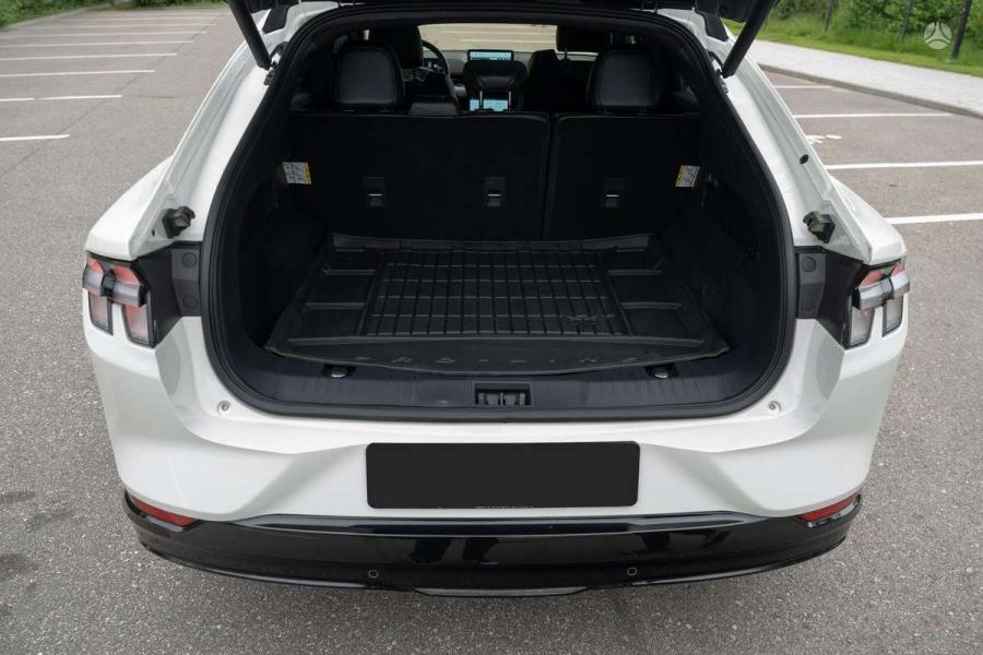 Белый Форд Mustang Mach-E 2023 в Вильнюс, объемом двигателя 0.00 л и пробегом 16 тыс. км за 34500 €, фото 13 на AUTOMOTO.COM.LV