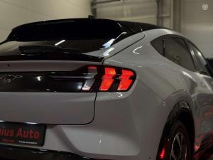 White Ford Mustang Mach-E 2023 in Vilnius, with an engine capacity of 0.00 L and mileage of 19 thousand km for 32990 €, photo 9 on AUTOMOTO.COM.LV