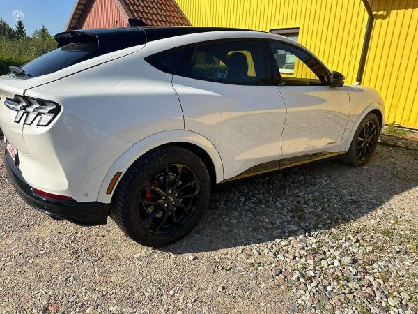 Balts Ford Mustang Mach-E 2024 Klaipėda, ar dzinēja tilpumu 0.00 L un nobraukumu 6 tūkst. km par 35900 €, foto 6 vietnē AUTOMOTO.COM.LV