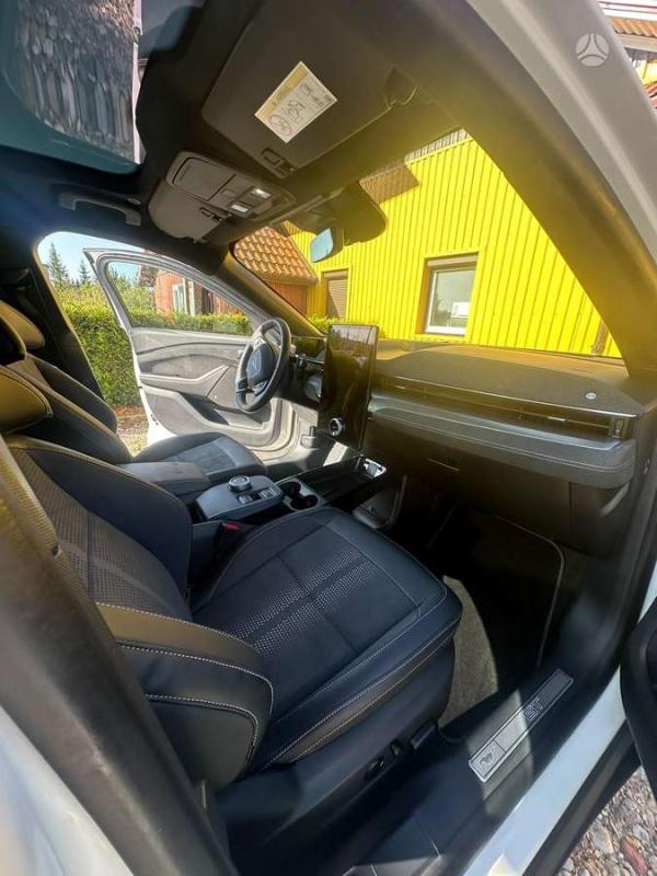 Balts Ford Mustang Mach-E 2024 Klaipėda, ar dzinēja tilpumu 0.00 L un nobraukumu 6 tūkst. km par 35900 €, foto 8 vietnē AUTOMOTO.COM.LV
