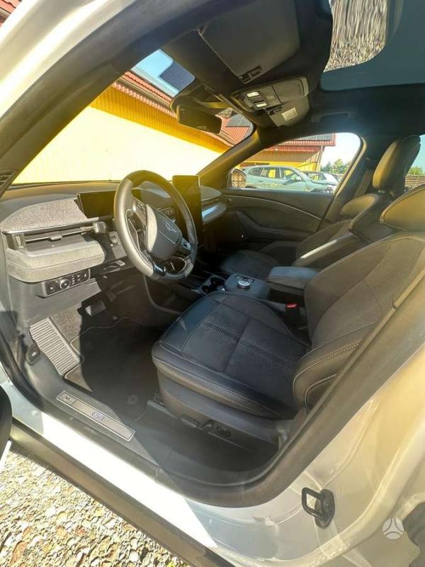 Balts Ford Mustang Mach-E 2024 Klaipėda, ar dzinēja tilpumu 0.00 L un nobraukumu 6 tūkst. km par 35900 €, foto 9 vietnē AUTOMOTO.COM.LV
