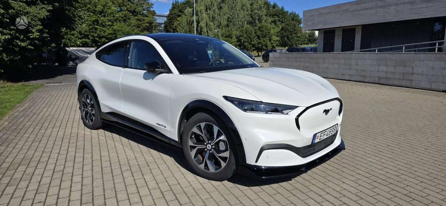 Белый Форд Mustang Mach-E 2023 в Вильнюс, объемом двигателя 0.00 л и пробегом 60 тыс. км за 31700 €, фото 1 на AUTOMOTO.COM.LV