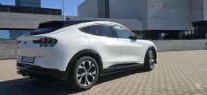 Белый Форд Mustang Mach-E 2023 в Вильнюс, объемом двигателя 0.00 л и пробегом 60 тыс. км за 31700 €, фото 4 на AUTOMOTO.COM.LV