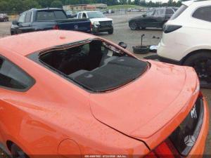 Oranžs Ford Mustang 2016 Klaipėda, ar dzinēja tilpumu 2.30 L un nobraukumu 220 tūkst. km par 8000 €, foto 9 vietnē AUTOMOTO.COM.LV