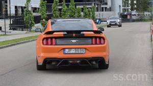 Orange Ford Mustang 2017 in Riga, with an engine capacity of 2.30 L and mileage of 95 thousand km for 16999 €, photo 4 on AUTOMOTO.COM.LV