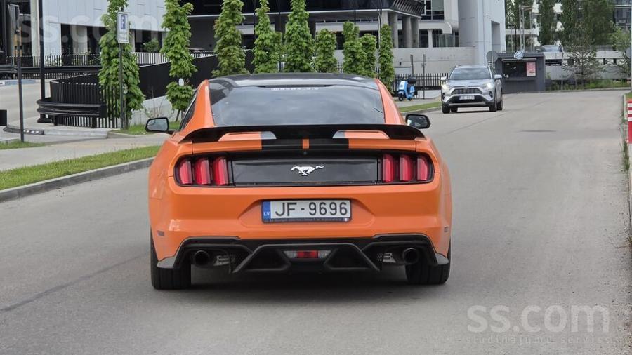 Orange Ford Mustang 2017 in Riga, with an engine capacity of 2.30 L and mileage of 95 thousand km for 16999 €, photo 4 on AUTOMOTO.COM.LV
