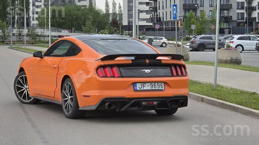 Orange Ford Mustang 2017 in Riga, with an engine capacity of 2.30 L and mileage of 95 thousand km for 16999 €, photo 7 on AUTOMOTO.COM.LV