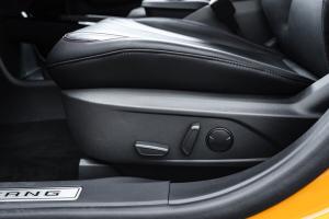 Oranžs Ford Mustang 2024 Mārupe, ar dzinēja tilpumu 0.00 L un nobraukumu 19 tūkst. km par 39900 €, foto 8 vietnē AUTOMOTO.COM.LV
