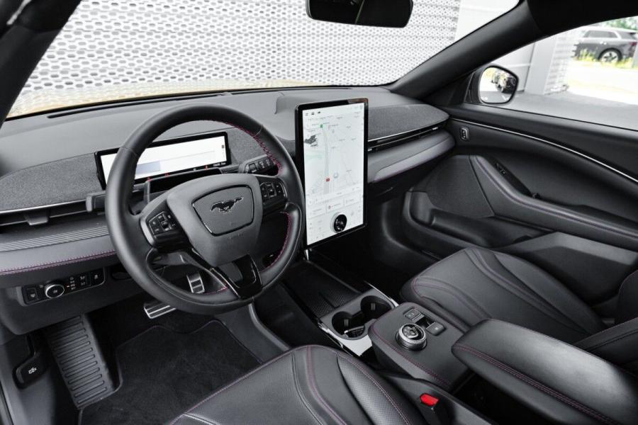 Oranžs Ford Mustang 2024 Mārupe, ar dzinēja tilpumu 0.00 L un nobraukumu 19 tūkst. km par 39900 €, foto 12 vietnē AUTOMOTO.COM.LV