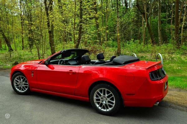 Ford Mustang 2013 Klaipėda vietnē Sarkans Ford Mustang 2013 Klaipėda, ar dzinēja tilpumu 3.73 L un nobraukumu 214 tūkst. km par 9880 €, foto 5 vietnē AUTOMOTO.COM.LV