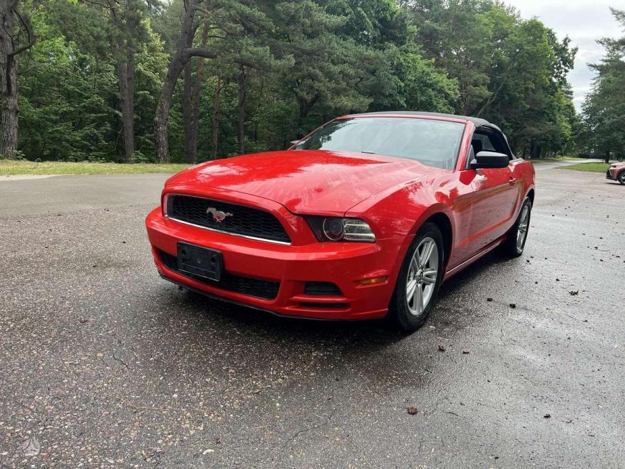 Sarkans Ford Mustang 2014 Kauņa, ar dzinēja tilpumu 3.73 L un nobraukumu 129 tūkst. km par 8800 €, foto 4 vietnē AUTOMOTO.COM.LV