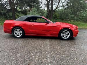 Sarkans Ford Mustang 2014 Kauņa, ar dzinēja tilpumu 3.73 L un nobraukumu 129 tūkst. km par 8800 €, foto 8 vietnē AUTOMOTO.COM.LV