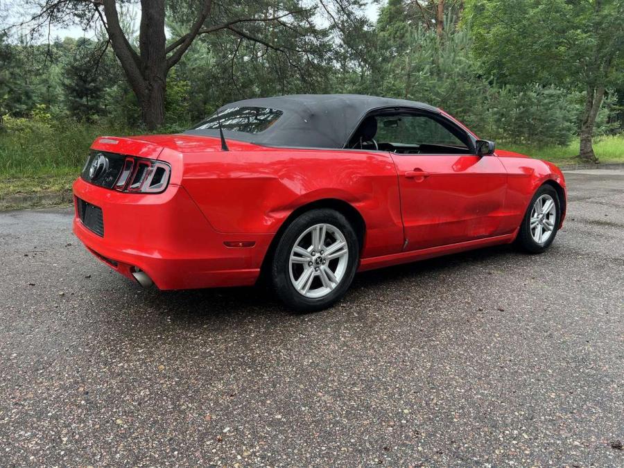 Sarkans Ford Mustang 2014 Kauņa, ar dzinēja tilpumu 3.73 L un nobraukumu 129 tūkst. km par 8800 €, foto 9 vietnē AUTOMOTO.COM.LV