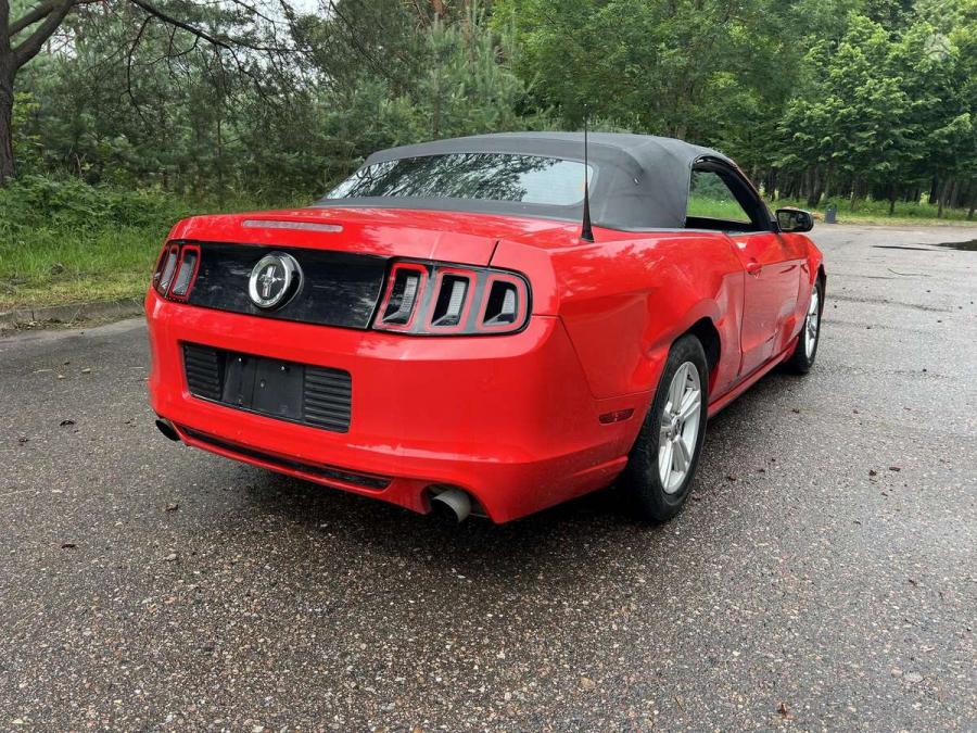 Sarkans Ford Mustang 2014 Kauņa, ar dzinēja tilpumu 3.73 L un nobraukumu 129 tūkst. km par 8800 €, foto 10 vietnē AUTOMOTO.COM.LV