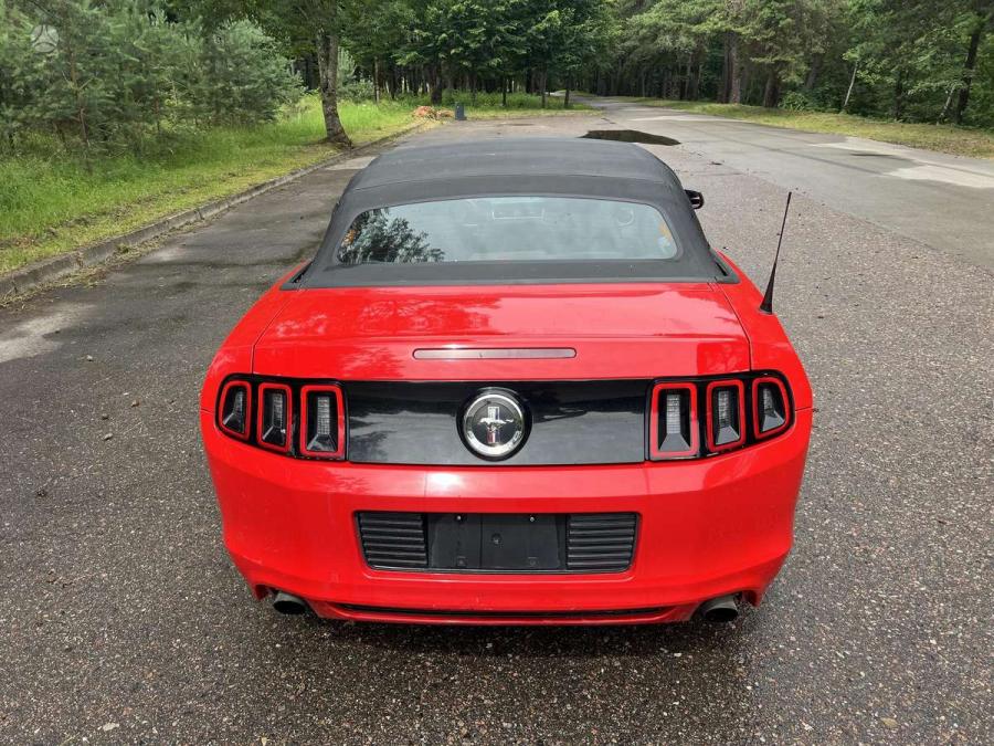 Sarkans Ford Mustang 2014 Kauņa, ar dzinēja tilpumu 3.73 L un nobraukumu 129 tūkst. km par 8800 €, foto 11 vietnē AUTOMOTO.COM.LV
