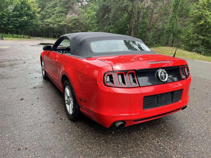 Sarkans Ford Mustang 2014 Kauņa, ar dzinēja tilpumu 3.73 L un nobraukumu 129 tūkst. km par 8800 €, foto 12 vietnē AUTOMOTO.COM.LV