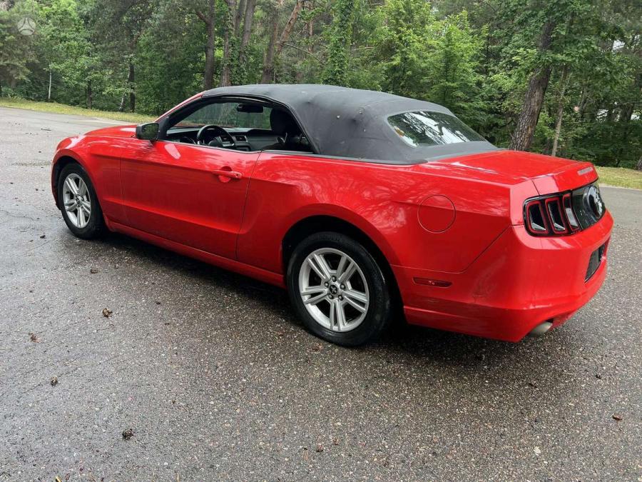 Sarkans Ford Mustang 2014 Kauņa, ar dzinēja tilpumu 3.73 L un nobraukumu 129 tūkst. km par 8800 €, foto 13 vietnē AUTOMOTO.COM.LV