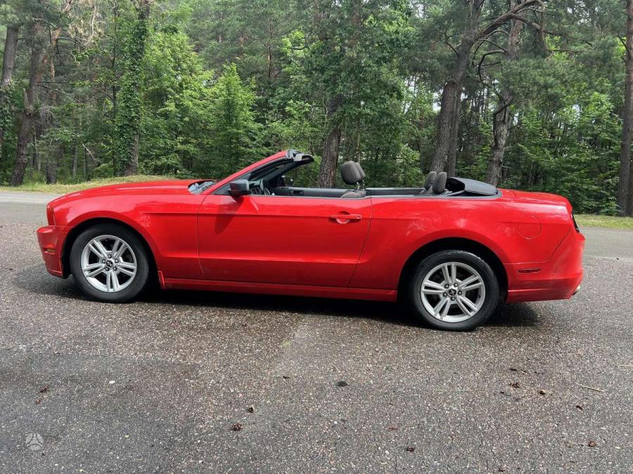 Sarkans Ford Mustang 2014 Kauņa, ar dzinēja tilpumu 3.73 L un nobraukumu 129 tūkst. km par 8800 €, foto 15 vietnē AUTOMOTO.COM.LV