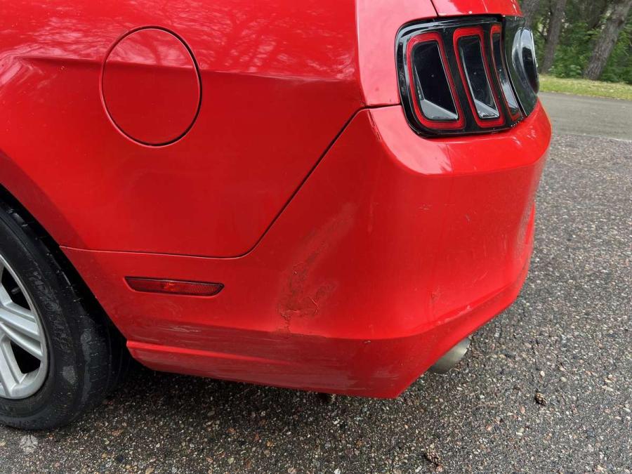 Sarkans Ford Mustang 2014 Kauņa, ar dzinēja tilpumu 3.73 L un nobraukumu 129 tūkst. km par 8800 €, foto 24 vietnē AUTOMOTO.COM.LV