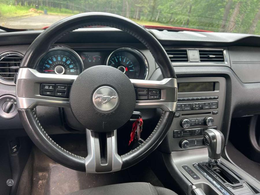 Sarkans Ford Mustang 2014 Kauņa, ar dzinēja tilpumu 3.73 L un nobraukumu 129 tūkst. km par 8800 €, foto 25 vietnē AUTOMOTO.COM.LV