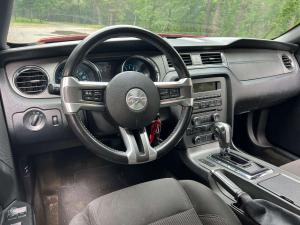 Sarkans Ford Mustang 2014 Kauņa, ar dzinēja tilpumu 3.73 L un nobraukumu 129 tūkst. km par 8800 €, foto 26 vietnē AUTOMOTO.COM.LV
