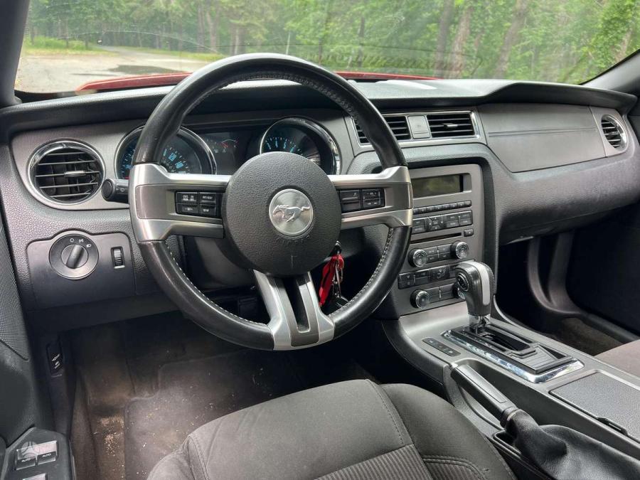 Sarkans Ford Mustang 2014 Kauņa, ar dzinēja tilpumu 3.73 L un nobraukumu 129 tūkst. km par 8800 €, foto 26 vietnē AUTOMOTO.COM.LV