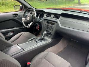 Sarkans Ford Mustang 2014 Kauņa, ar dzinēja tilpumu 3.73 L un nobraukumu 129 tūkst. km par 8800 €, foto 27 vietnē AUTOMOTO.COM.LV