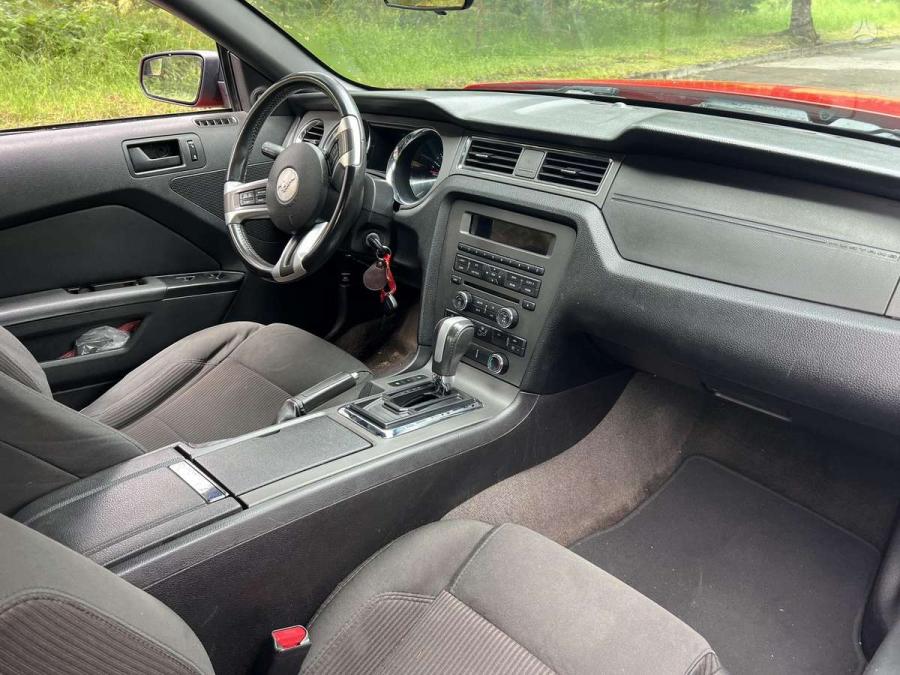 Sarkans Ford Mustang 2014 Kauņa, ar dzinēja tilpumu 3.73 L un nobraukumu 129 tūkst. km par 8800 €, foto 27 vietnē AUTOMOTO.COM.LV