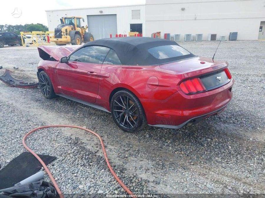 Red Ford Mustang 2015 in Raseiniai, with an engine capacity of 2.26 L and mileage of 208 thousand km for 6500 €, photo 3 on AUTOMOTO.COM.LV