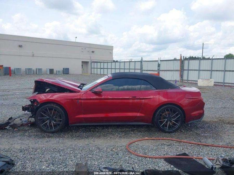 Red Ford Mustang 2015 in Raseiniai, with an engine capacity of 2.26 L and mileage of 208 thousand km for 6500 €, photo 9 on AUTOMOTO.COM.LV