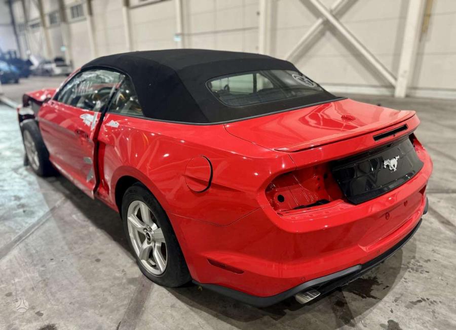 Red Ford Mustang 2018 in Klaipeda, with an engine capacity of 2.25 L and mileage of 84 thousand km for 7000 €, photo 3 on AUTOMOTO.COM.LV