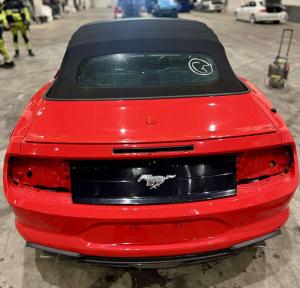 Red Ford Mustang 2018 in Klaipeda, with an engine capacity of 2.25 L and mileage of 84 thousand km for 7000 €, photo 5 on AUTOMOTO.COM.LV