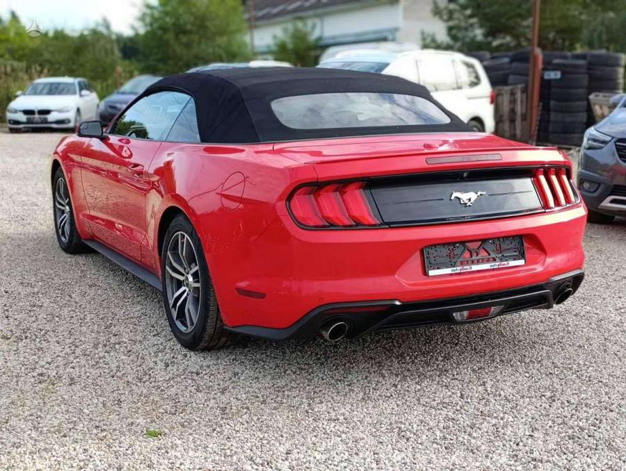 Red Ford Mustang 2019 in Ukmerge, with an engine capacity of 2.25 L and mileage of 105 thousand km for 19000 €, photo 5 on AUTOMOTO.COM.LV