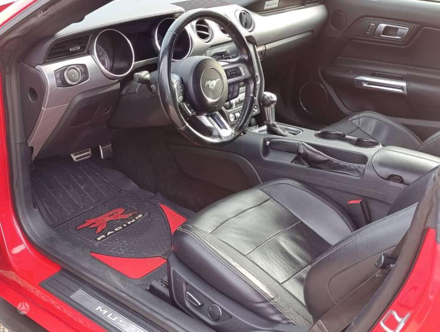 Red Ford Mustang 2019 in Ukmerge, with an engine capacity of 2.25 L and mileage of 105 thousand km for 19000 €, photo 9 on AUTOMOTO.COM.LV