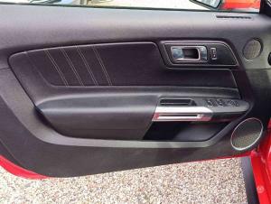Red Ford Mustang 2019 in Ukmerge, with an engine capacity of 2.25 L and mileage of 105 thousand km for 19000 €, photo 16 on AUTOMOTO.COM.LV