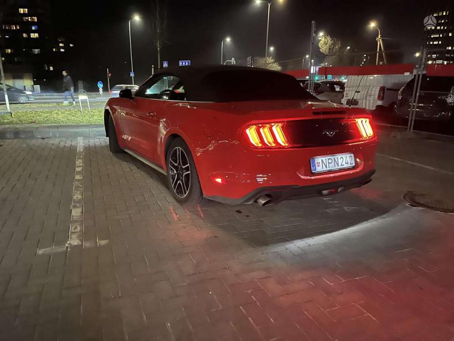 Sarkans Ford Mustang 2020 Viļņa, ar dzinēja tilpumu 2.25 L un nobraukumu 127 tūkst. km par 24000 €, foto 12 vietnē AUTOMOTO.COM.LV